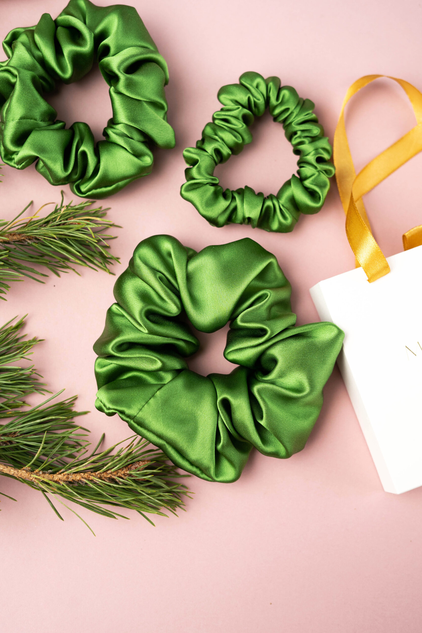 Natural Silk Scrunchie KELLY GREEN Magnolia Silk Collection Natural Silk Scrunchie KELLY GREEN Magnolia Silk Collection